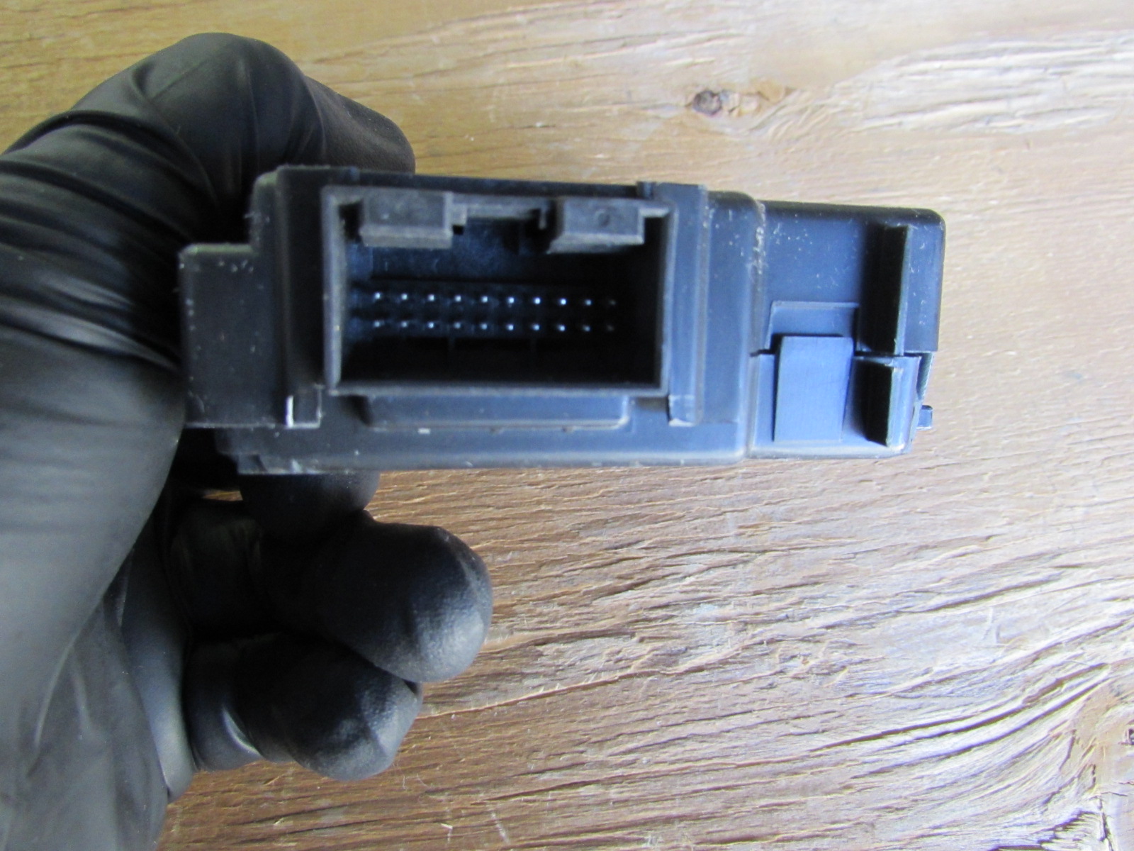 Audi OEM A4 B8 Tire Pressure Control Module Unit 315Mhz 8K0907273A 2008 Audi OEM A4 B8 Tire Pressure Control Module Unit 315Mhz 8K0907273A 2008